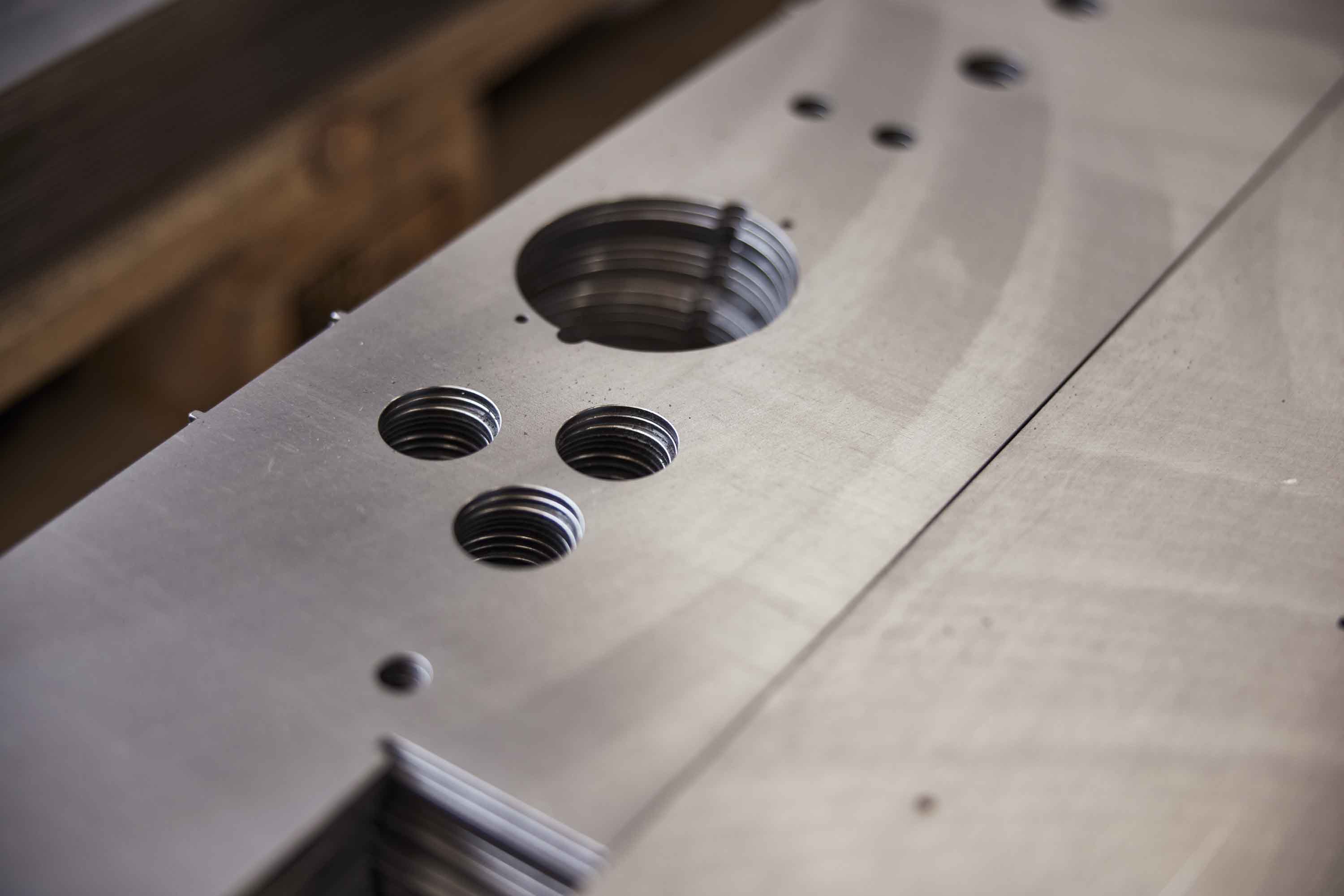 Cutting of items in steel and aluminum